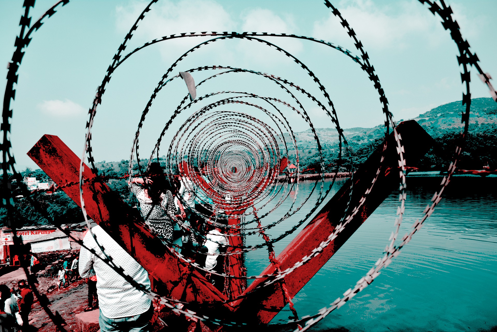 Construcción de barricadas en el hogar Supervivencia y Desastres ...